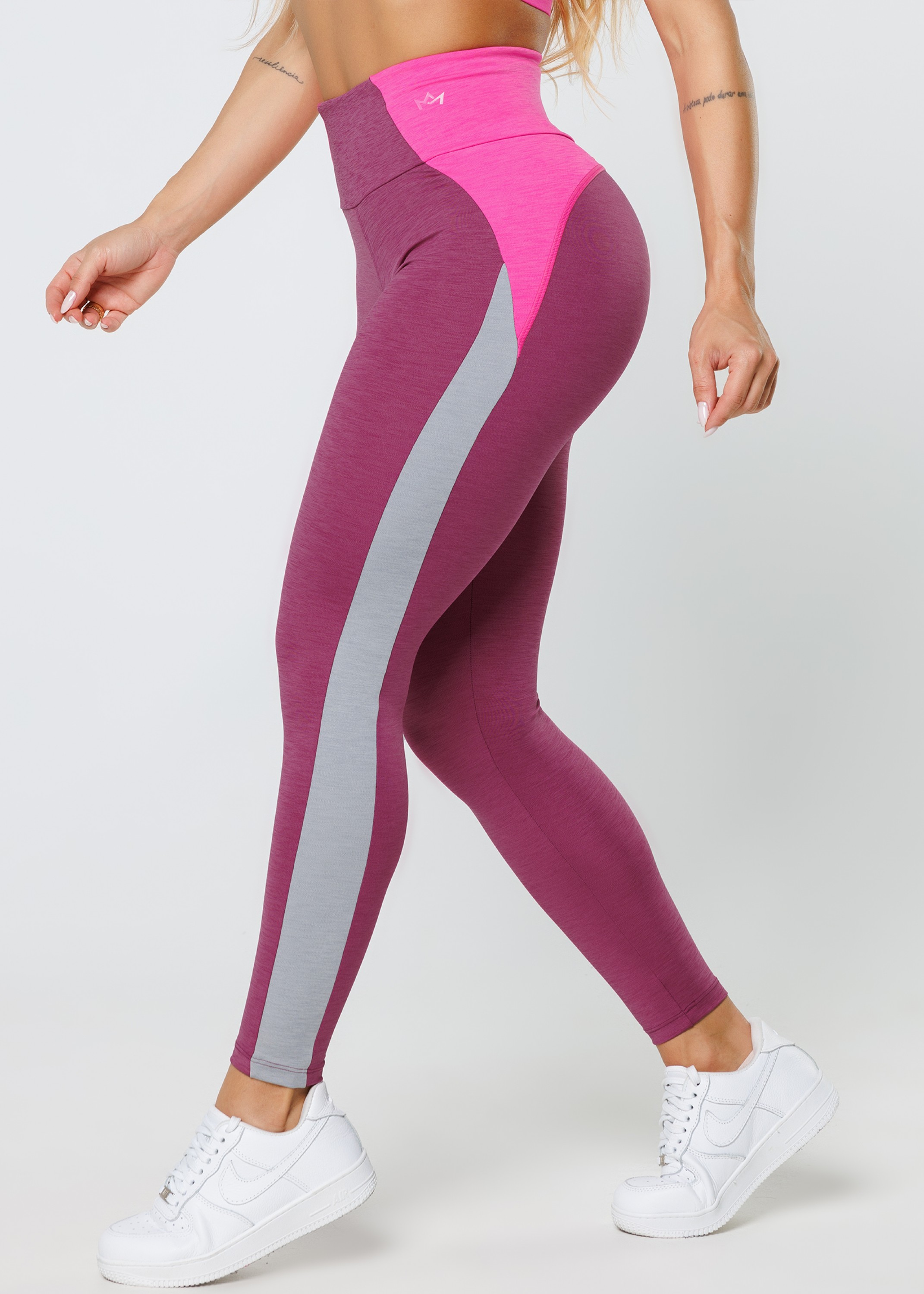 Calça Legging Joy em Suplex de Poliamida Fúcsia com Recortes Rosa e Cinza